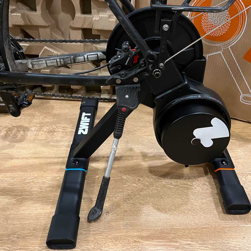 Erste Eindrücke mit Zwift Hub Rollentrainer - Das Chaos und wir